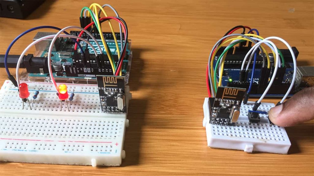 How the nRF24L01 Wireless Transceiver Module works with Arduino ...